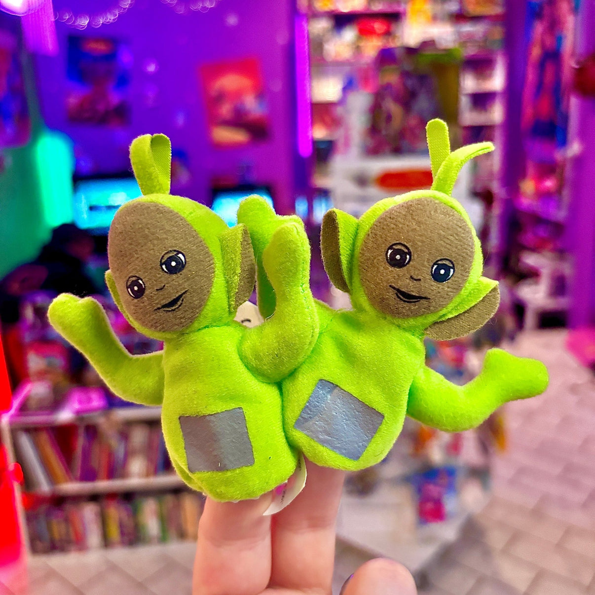 Teletubbies: Dipsy Finger Puppet (90s) – PopCultGang